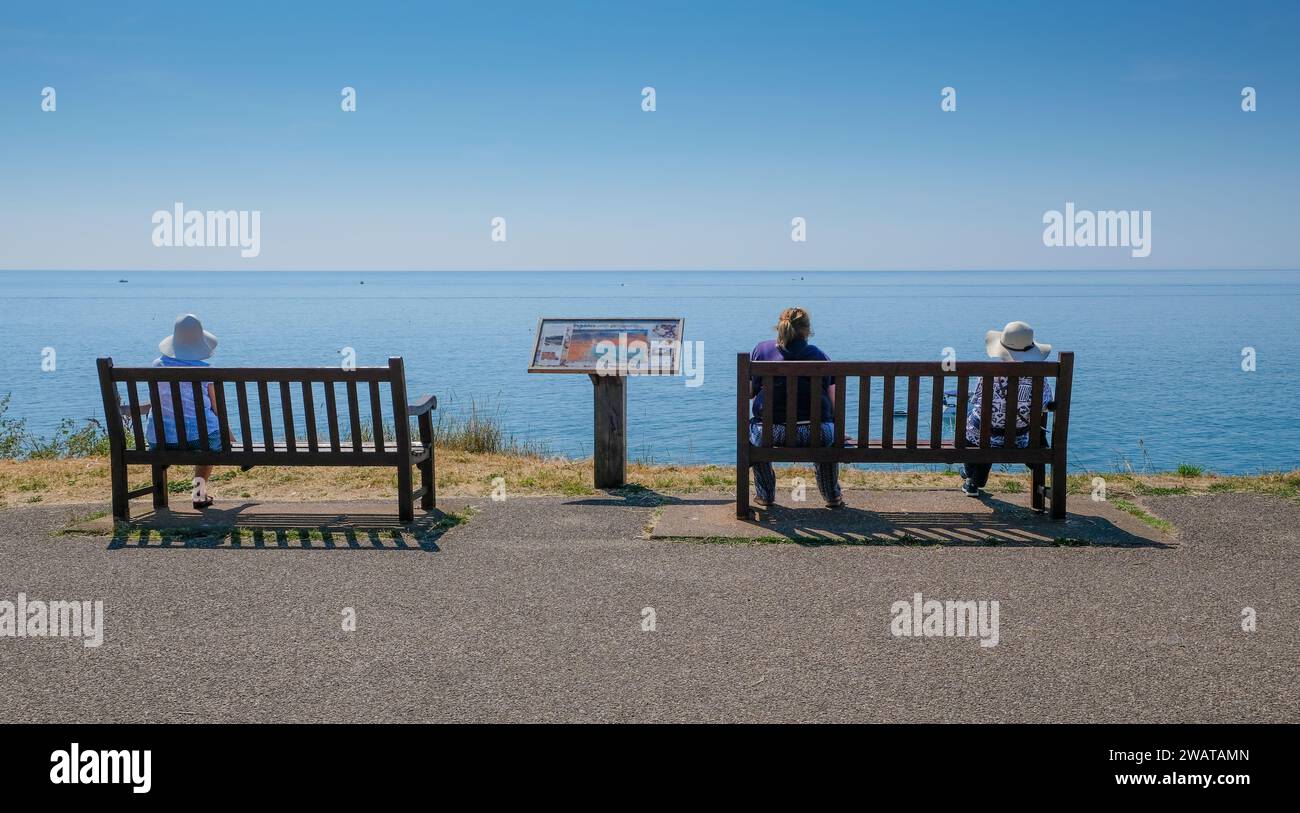 Holiday makers enjoying the hot sunny weather in Budleigh Salterton ...