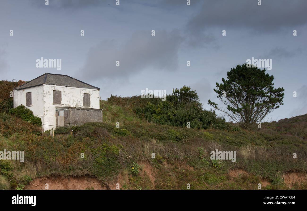 Abandoned and derelict house overlooking Kennack Sands, Lizard ...
