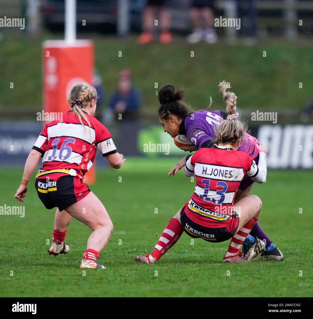 Gloucester,UK, 06 Jan 2024 Hannah Jones (Glouceter) (R) tackles Bulou ...