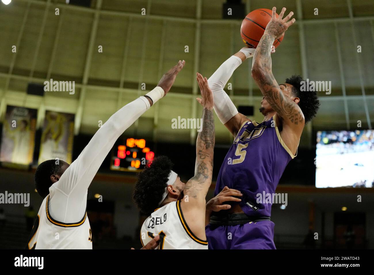 James Madison guard Terrence Edwards Jr. (5) attempts a shot over ...