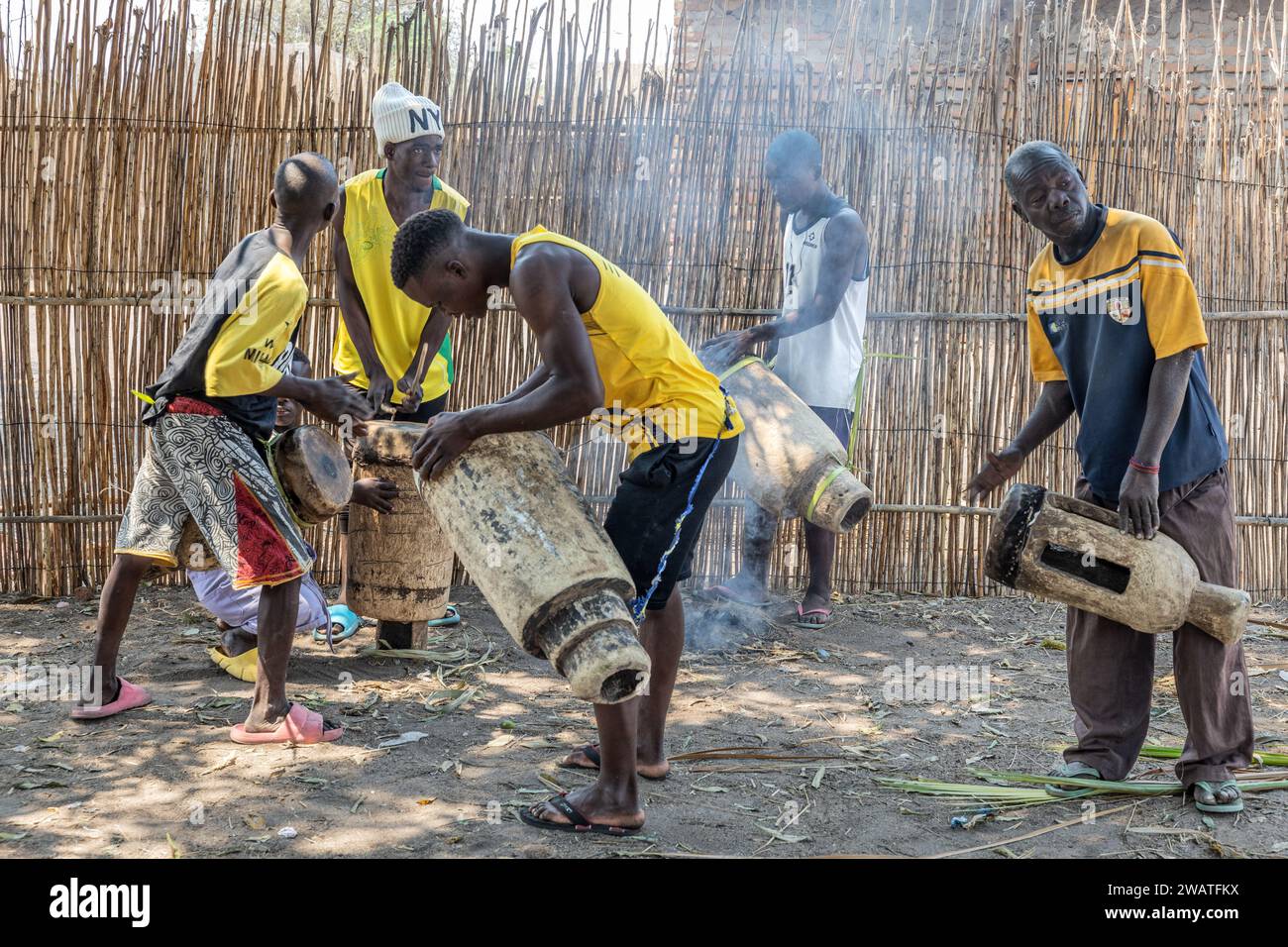Indigenous dance troupe hi-res stock photography and images - Alamy
