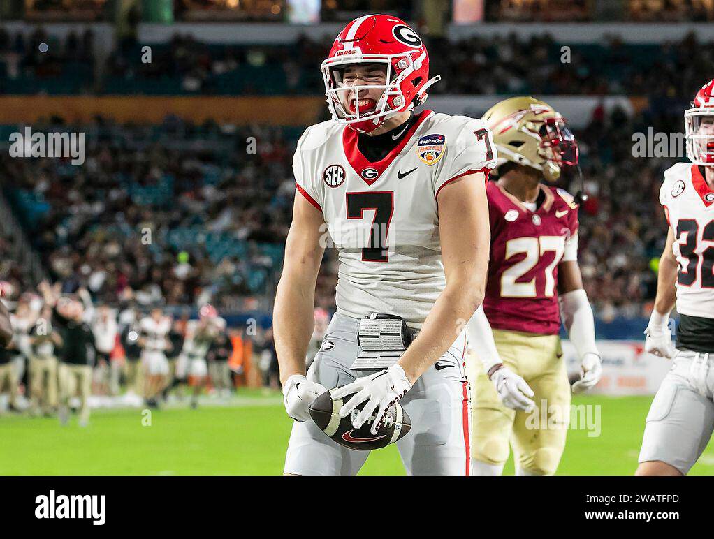 MIAMI GARDENS, FL - DECEMBER 30: Georgia tight end Lawson Luckie (7 ...