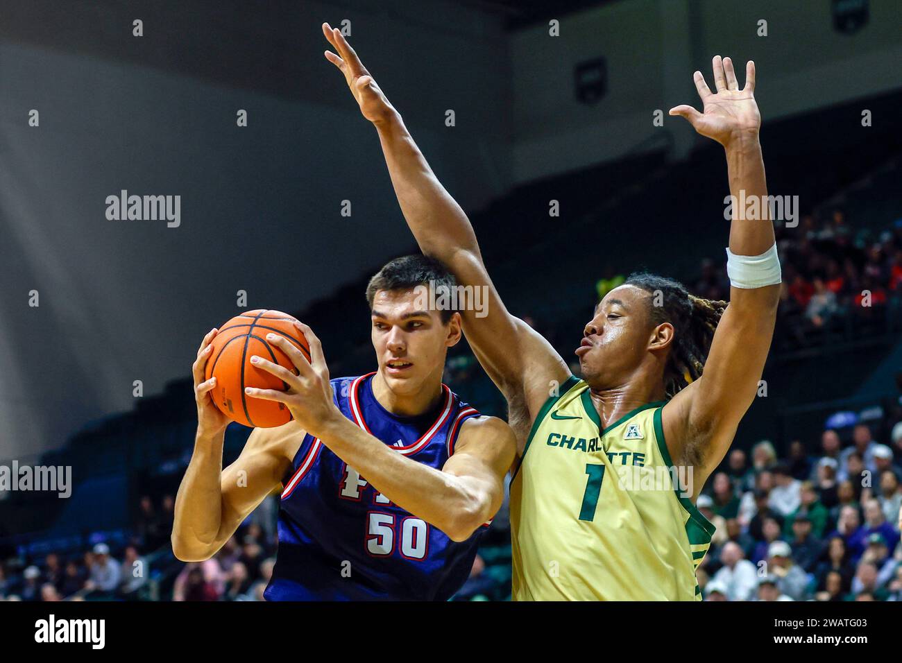 Florida Atlantic center Vladislav Goldin (50) looks to pass against ...