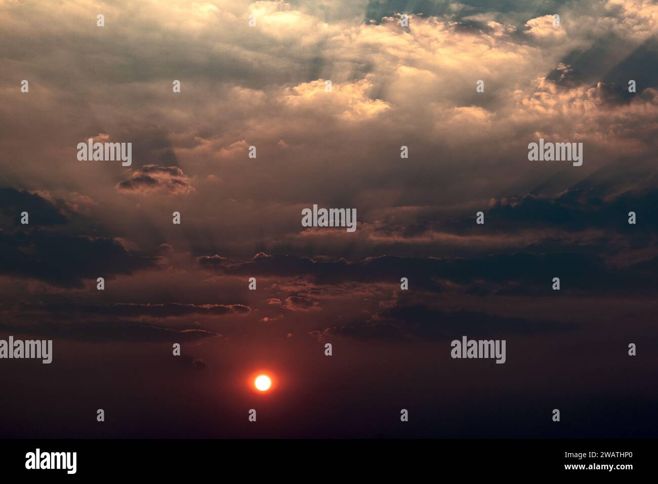 Dusk, sun & clouds, Liwonde National Park, Malawi Stock Photo - Alamy