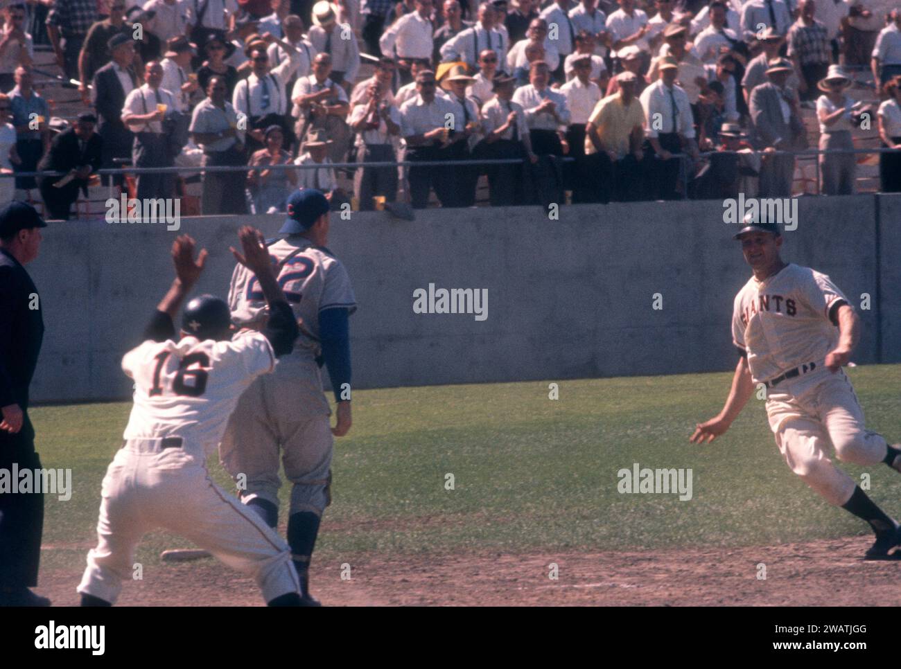 SAN FRANCISCO, CA - MAY 30: Bob Schmidt #9 of the San Francisco Giants ...