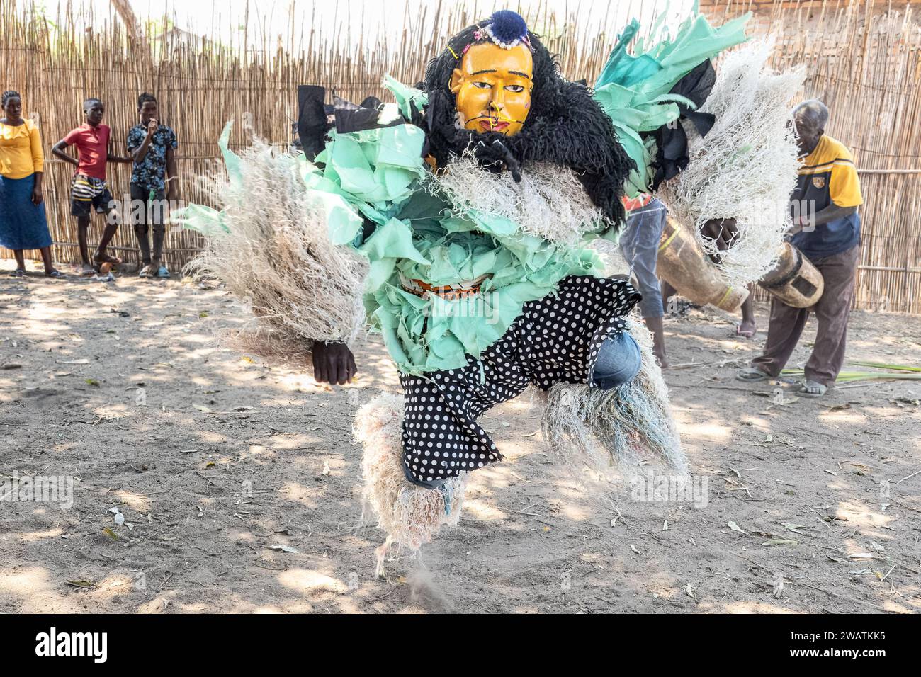 Indigenous dance troupe hi-res stock photography and images - Alamy