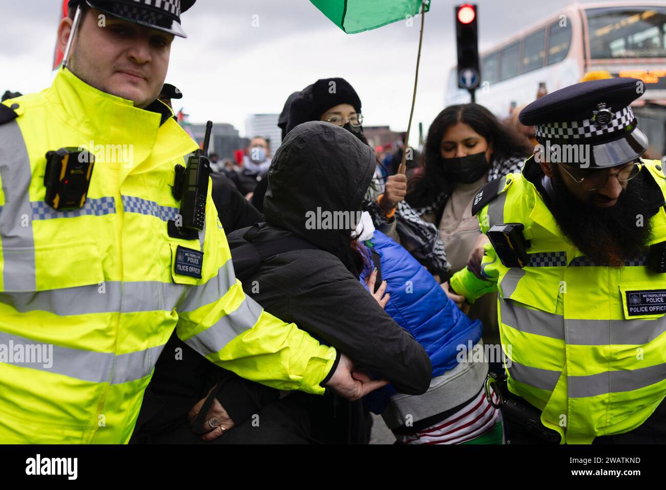 London, UK. 06th Jan, 2024. A Met Police Officer seen stopping ...
