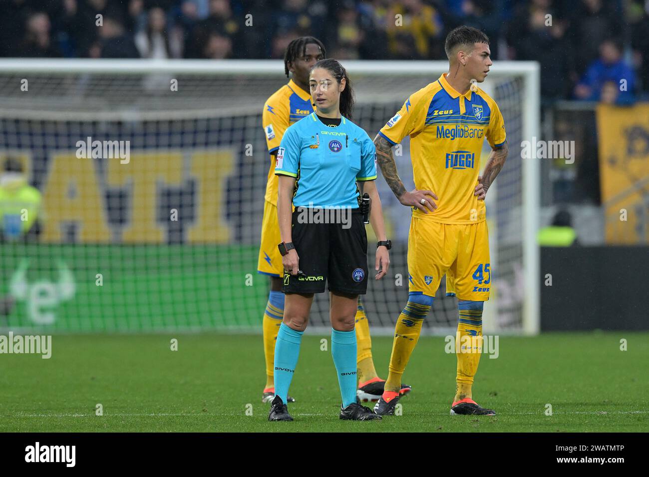 referee Maria Sole Ferrieri Caputi and Enzo Barrenechea of Frosinone ...