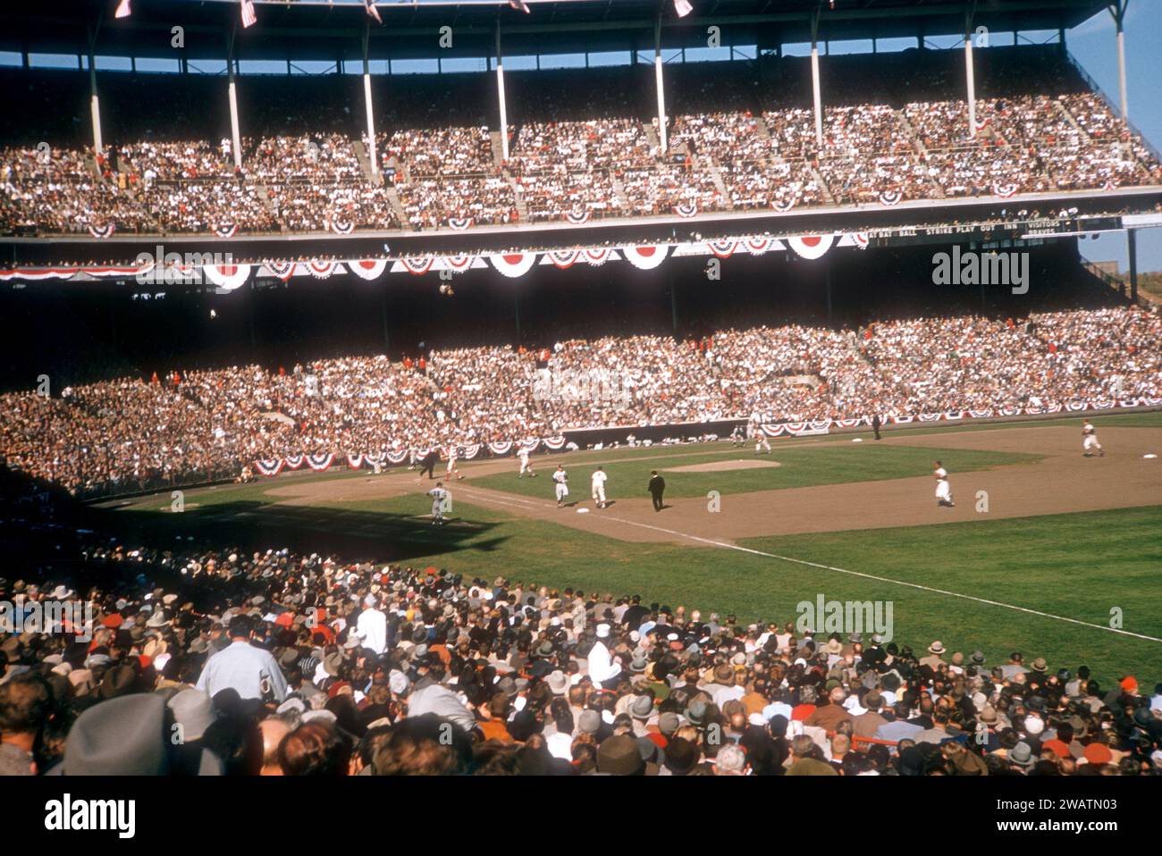 MILWAUKEE, WI - OCTOBER 7: General view of Game 5 of the 1957 World ...