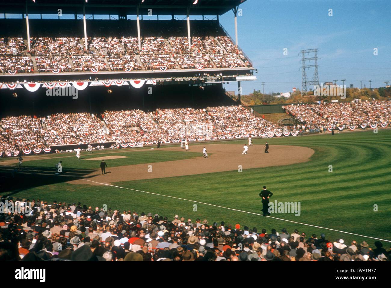 MILWAUKEE, WI - OCTOBER 7: General view of Game 5 of the 1957 World ...