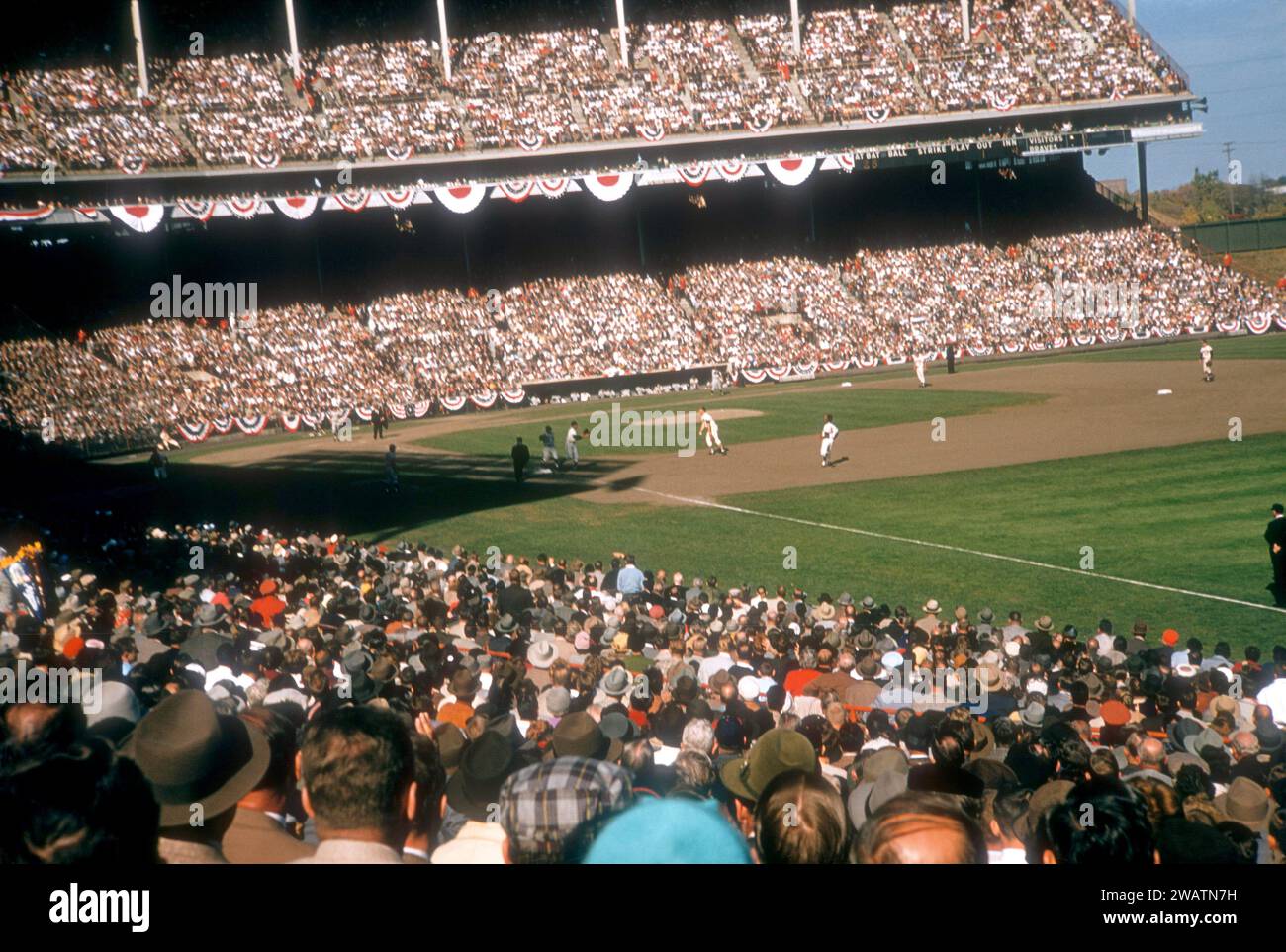 MILWAUKEE, WI - OCTOBER 7: General view of Game 5 of the 1957 World ...