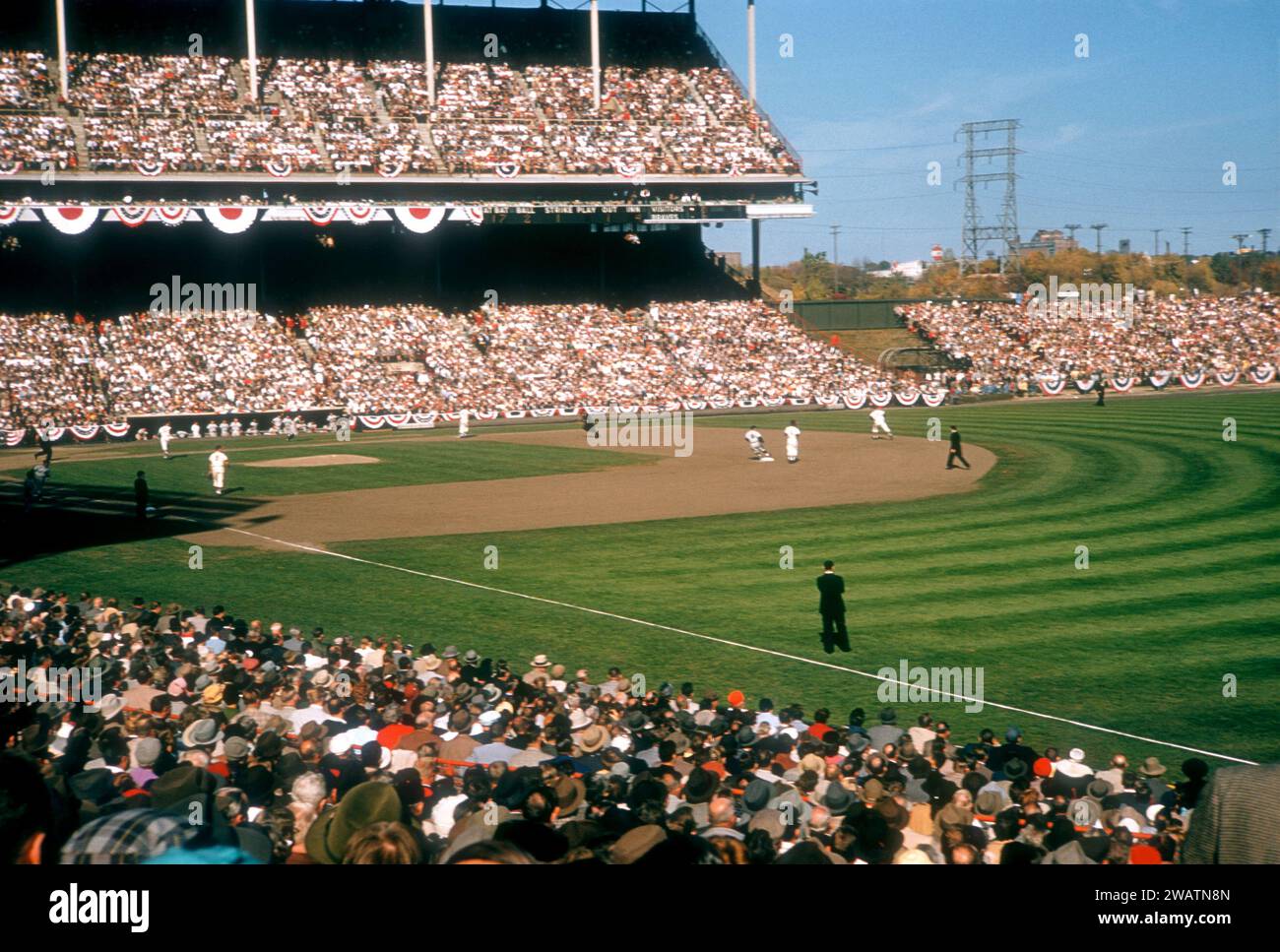 MILWAUKEE, WI - OCTOBER 7: General view of Game 5 of the 1957 World ...