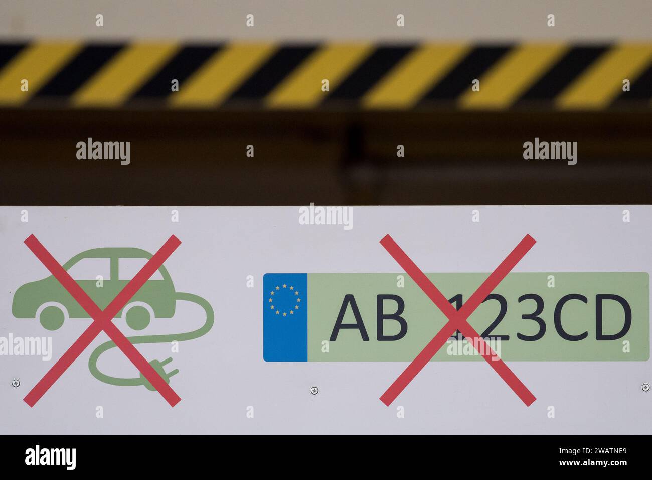 No Eco electric car sign © Wojciech Strozyk / Alamy Stock Photo Stock ...