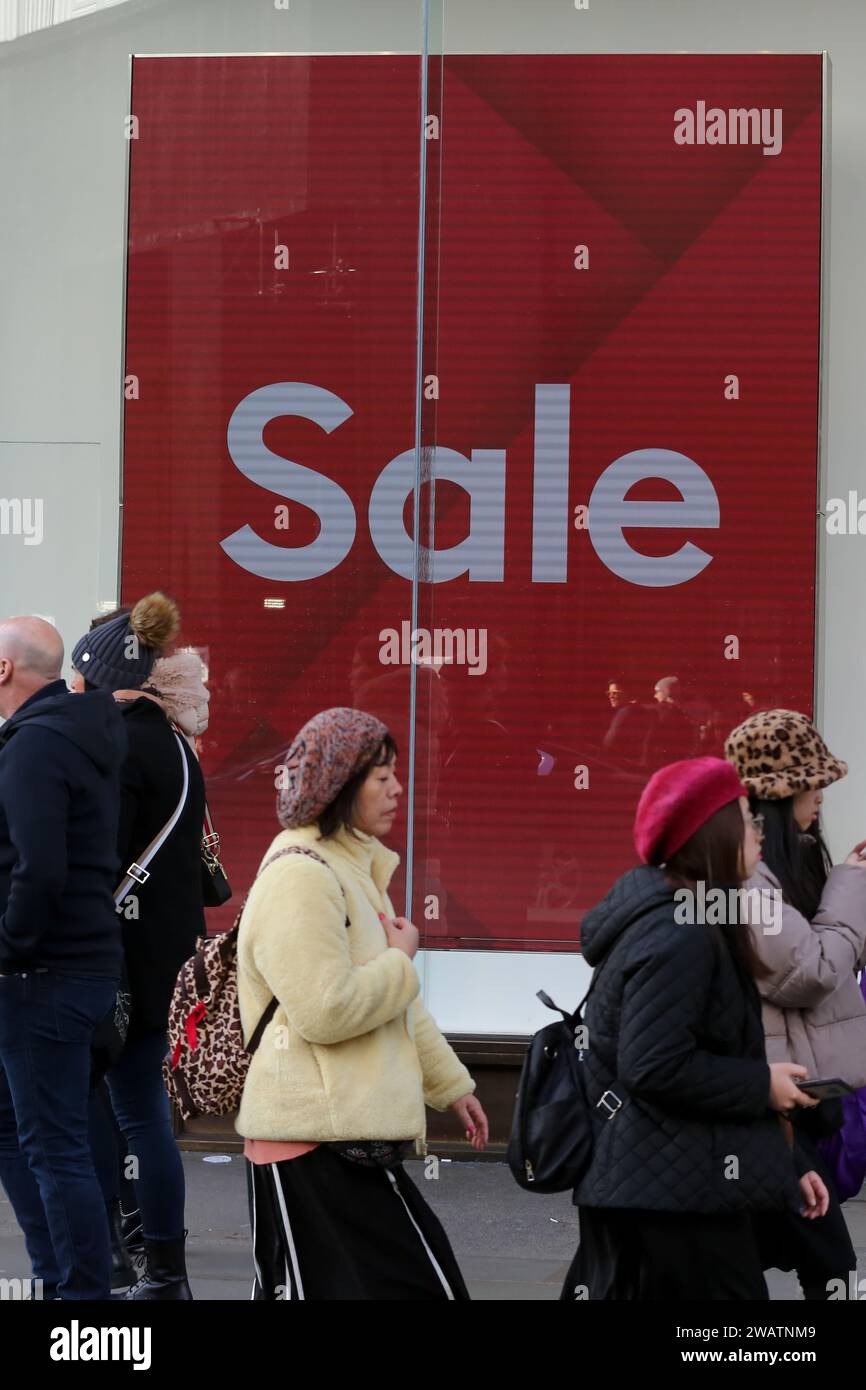 Shoppers walking past sale signs hi-res stock photography and images ...