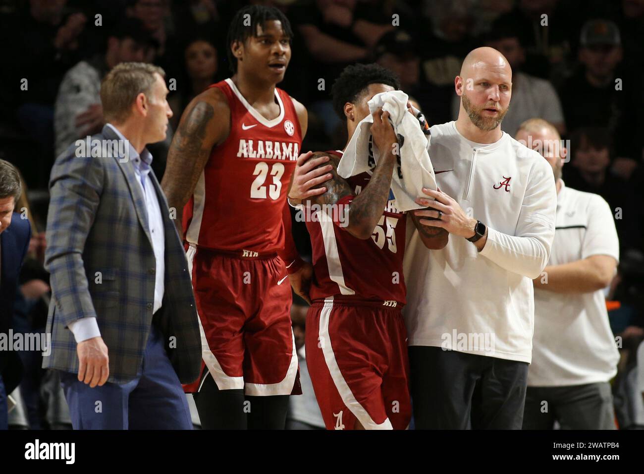 NASHVILLE, TN - JANUARY 06: Alabama Crimson Tide guard Aaron Estrada ...