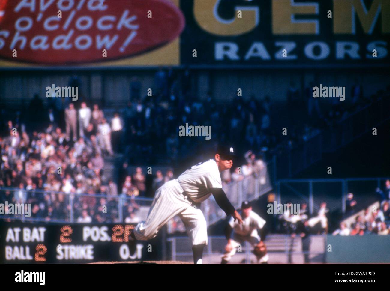 BRONX, NY - APRIL, 1953: Pitcher Allie Reynolds #22 of the New York ...
