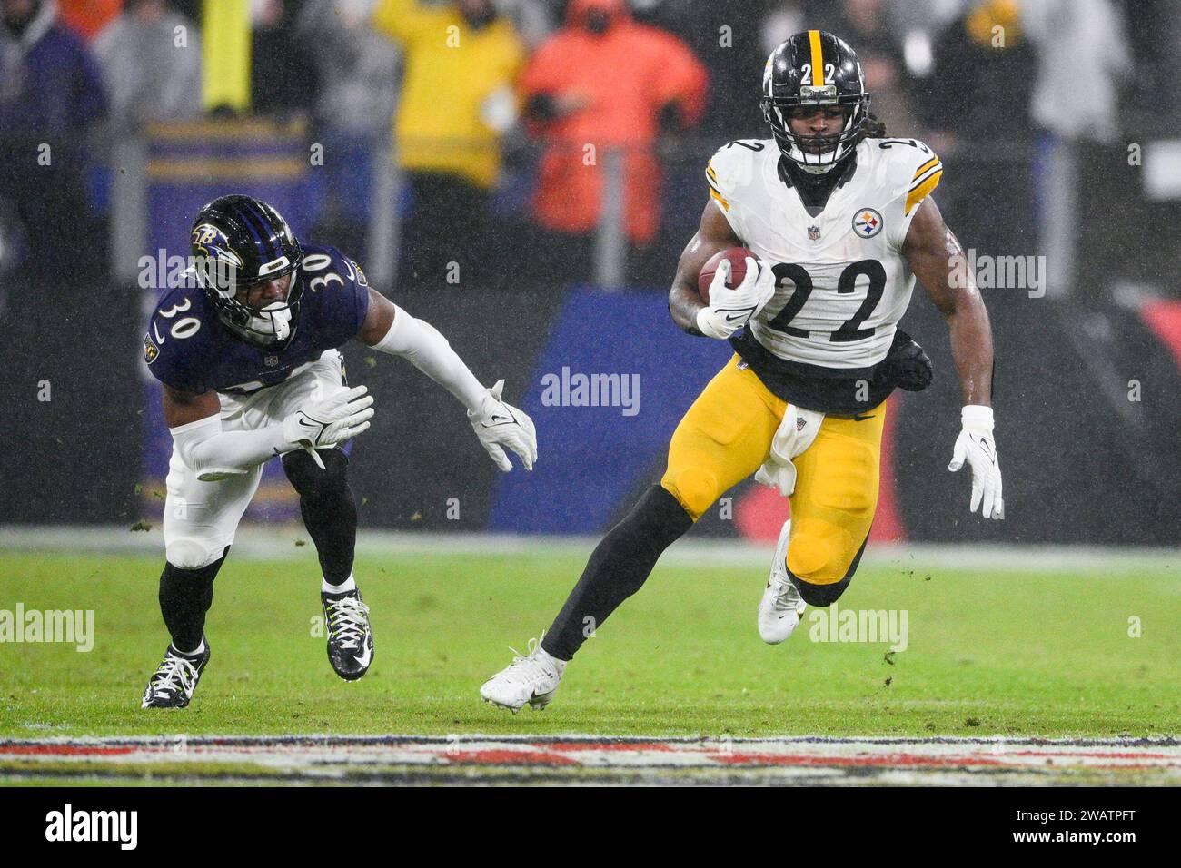 Pittsburgh Steelers running back Najee Harris (22) runs with the ball ...