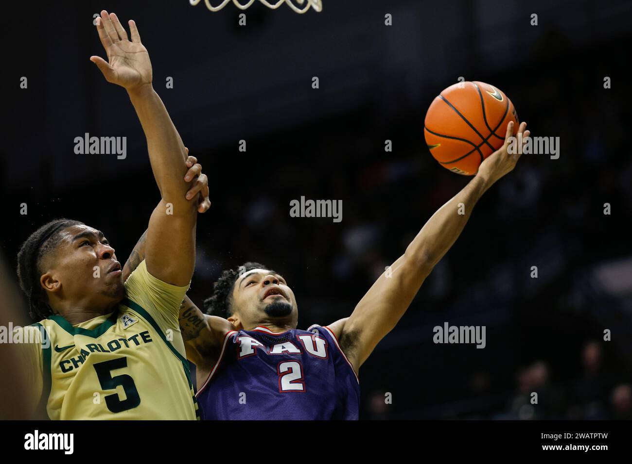 Florida Atlantic guard Nicholas Boyd (2) shoots against Charlotte guard ...