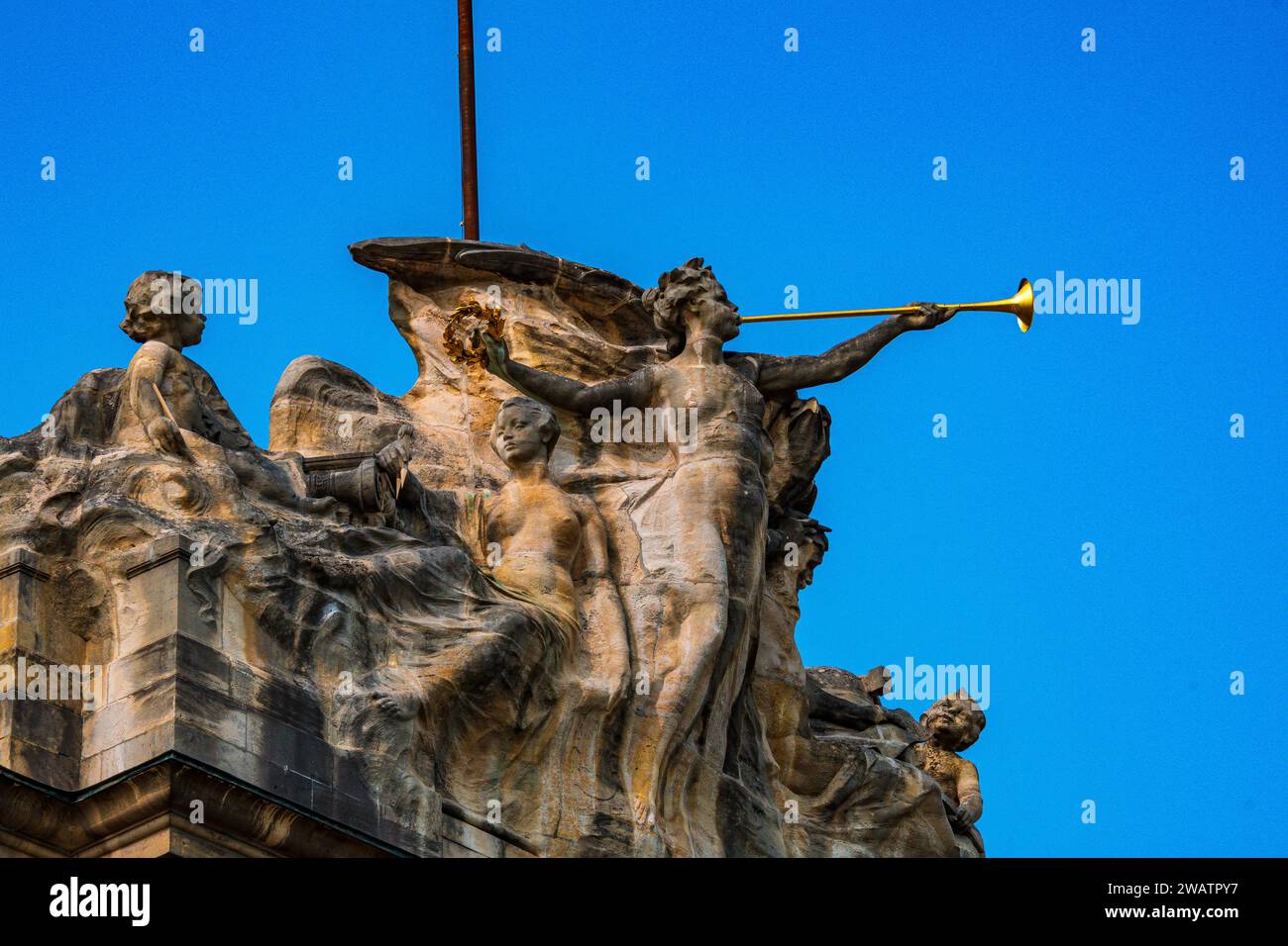 Roof sculptures of the Musée d'Art et d'Histoire - Museum of Art and ...