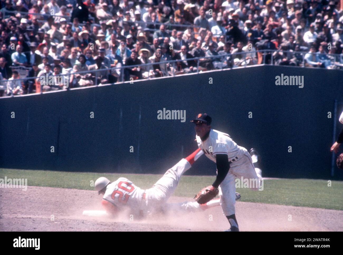 SAN FRANCISCO, CA - MAY 30: Frank Robinson #20 of the Cincinnati Reds ...