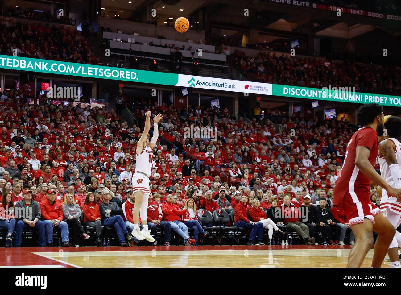 Madison, WI, USA. 6th Jan, 2024. Wisconsin Badgers guard Max Klesmit ...