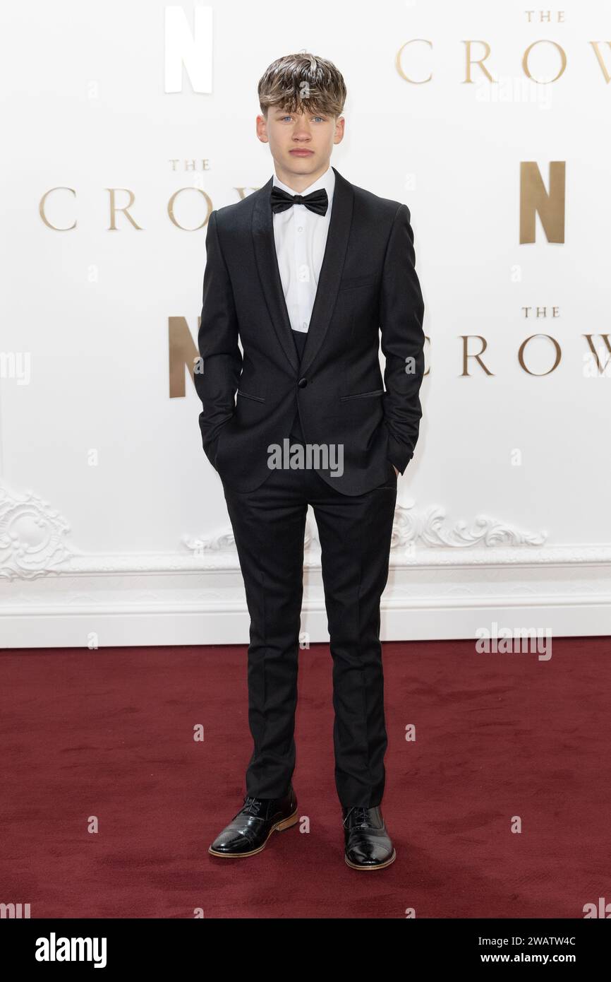 Cast and guests on the red carpet for The Crown' finale celebration ...