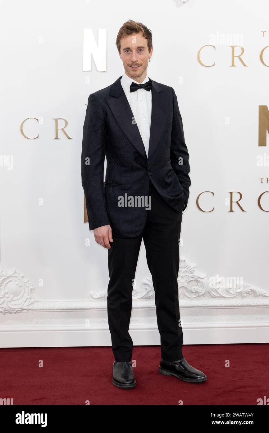 Cast and guests on the red carpet for The Crown' finale celebration ...