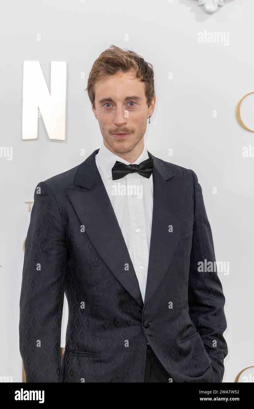 Cast and guests on the red carpet for The Crown' finale celebration ...