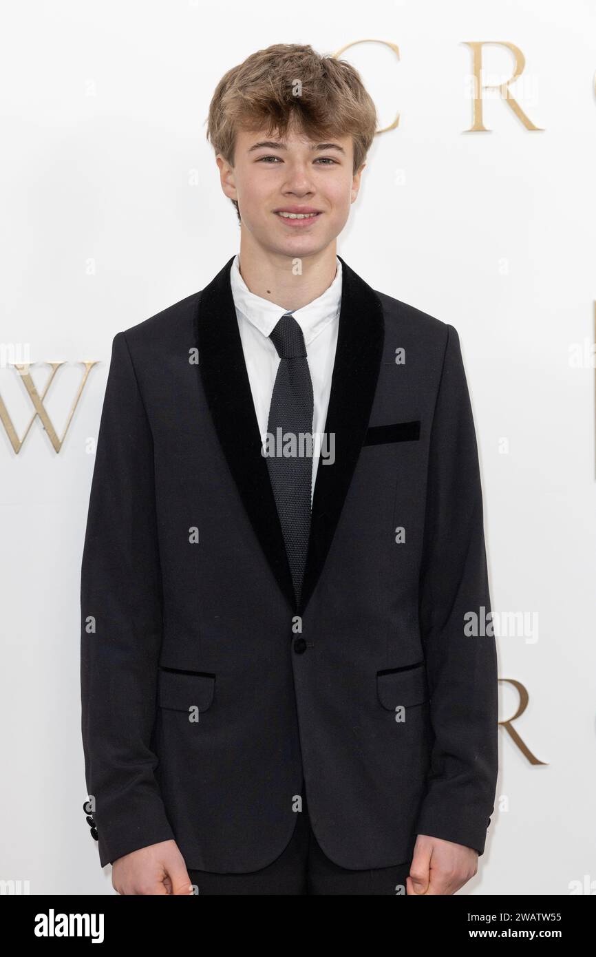 Cast and guests on the red carpet for The Crown' finale celebration ...