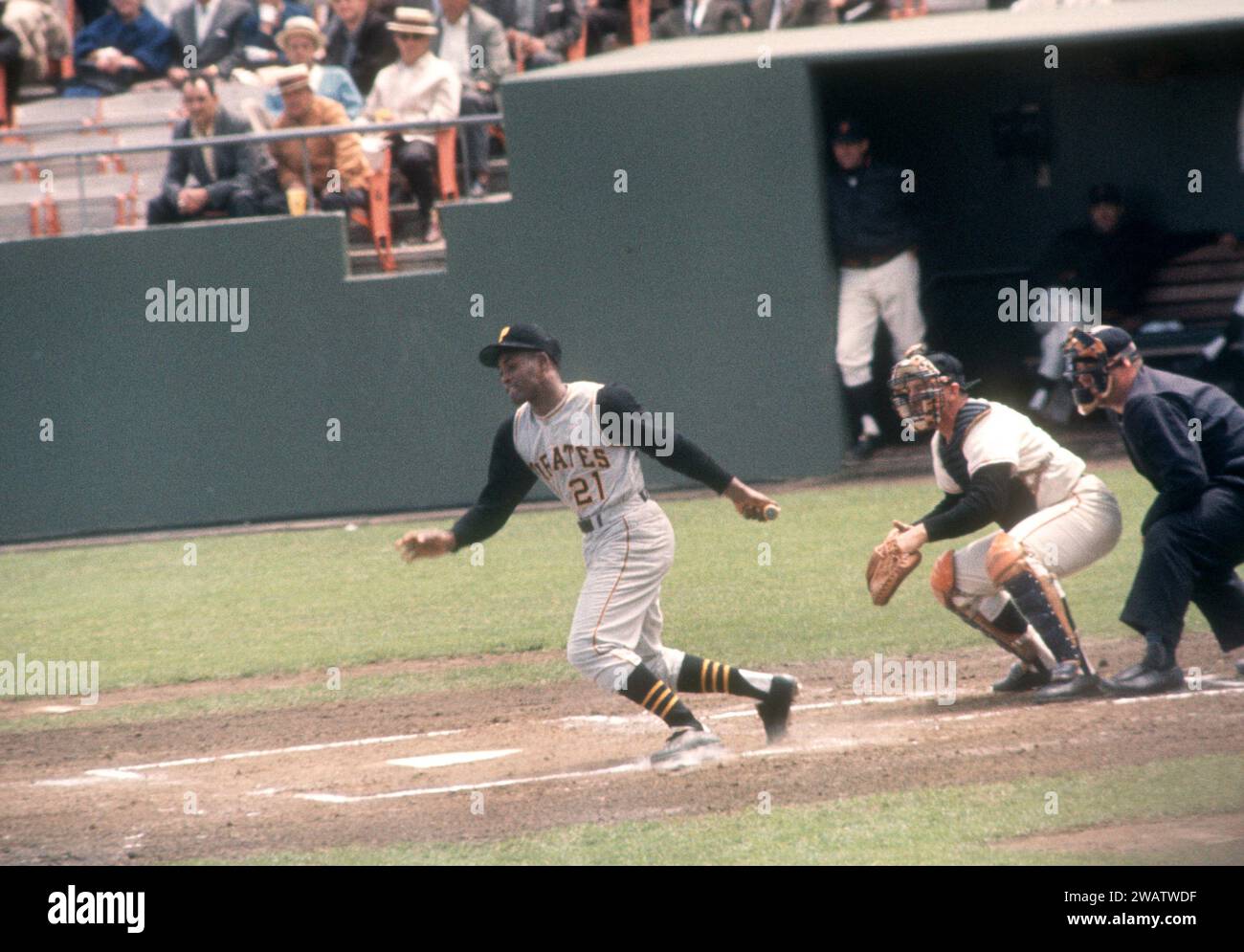 SAN FRANCISCO, CA - MAY 2: Roberto Clemente #21 of the Pittsburgh ...