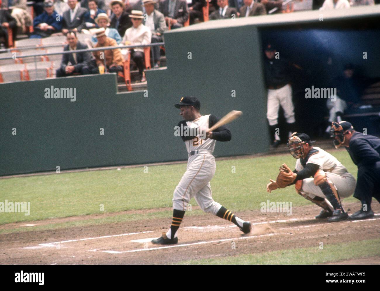 SAN FRANCISCO, CA - MAY 2: Roberto Clemente #21 of the Pittsburgh ...