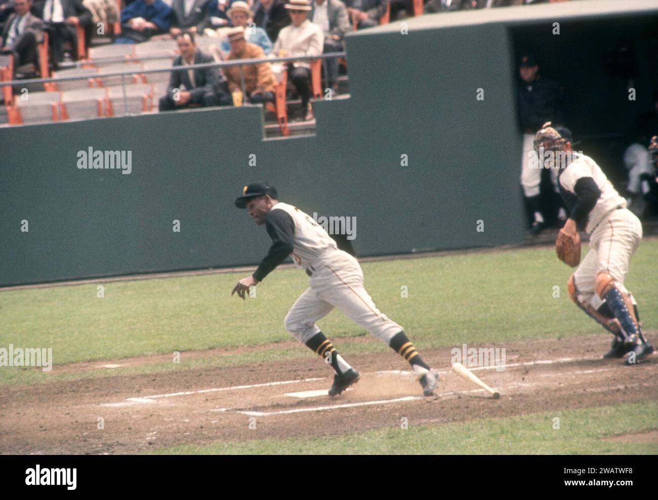 SAN FRANCISCO, CA - MAY 2: Roberto Clemente #21 of the Pittsburgh ...