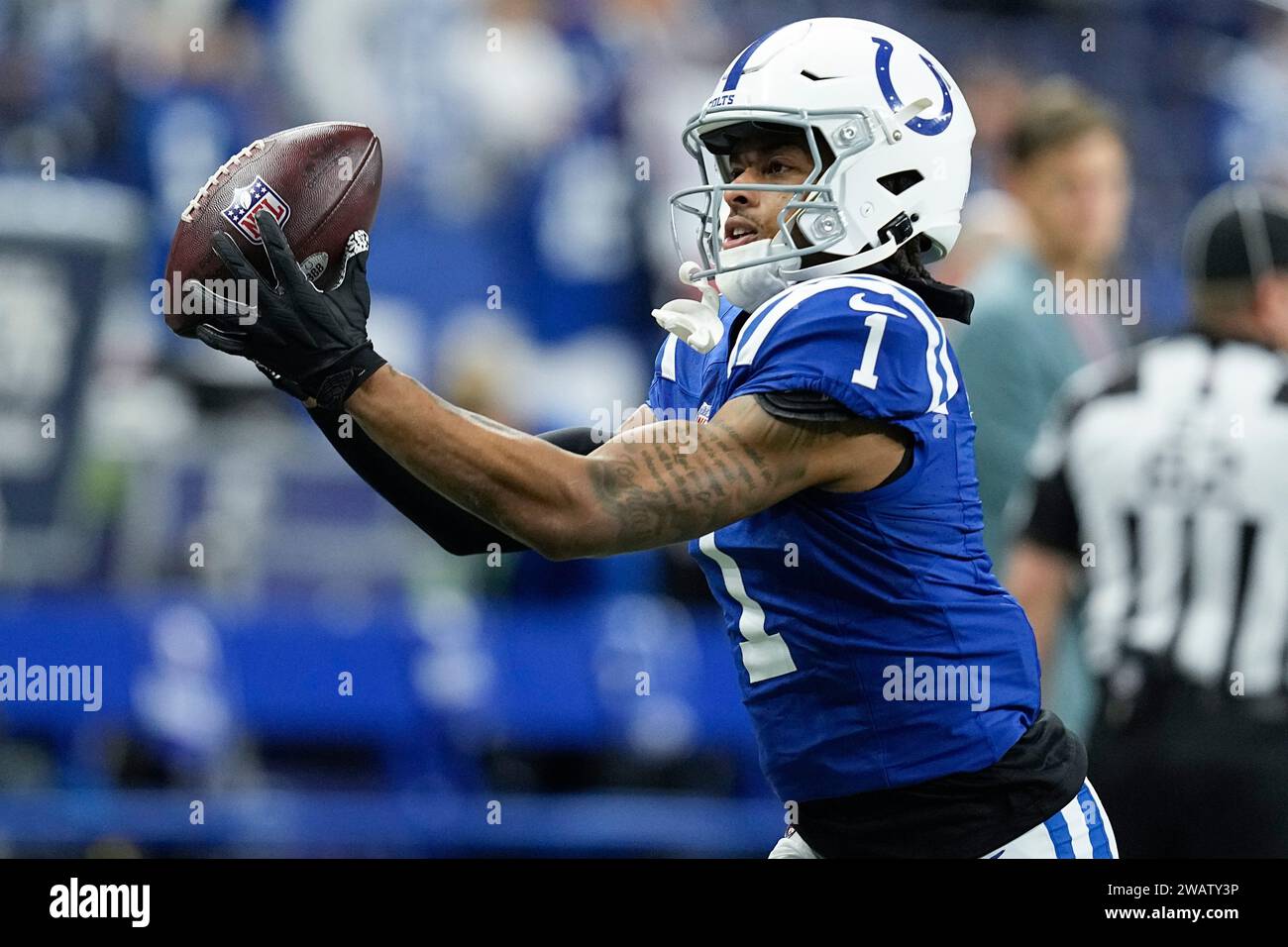 Indianapolis Colts wide receiver Josh Downs (1) warms up before an NFL ...