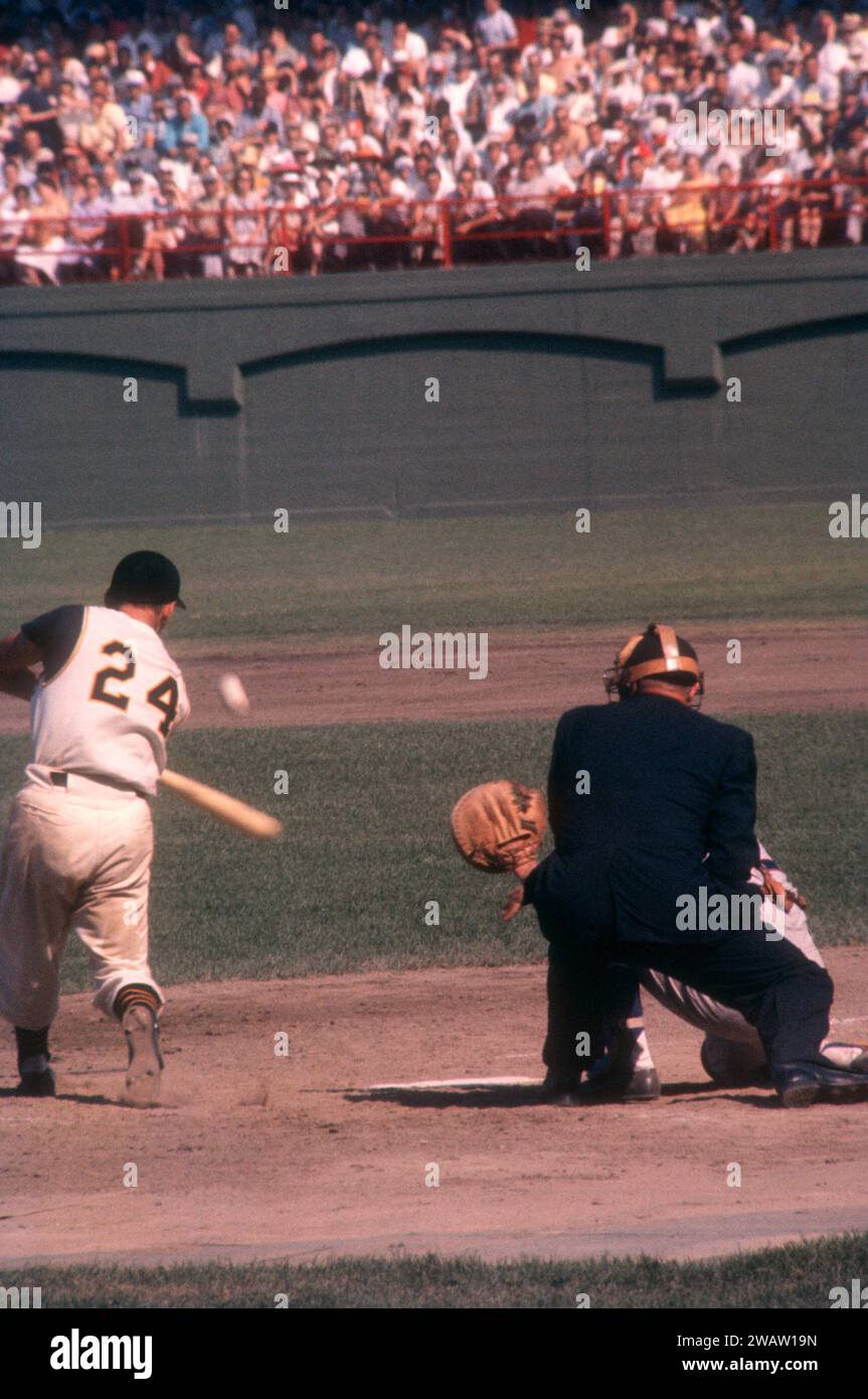 PITTSBURGH, PA - JUNE 26: Dick Groat #24 of the Pittsburgh Pirates ...
