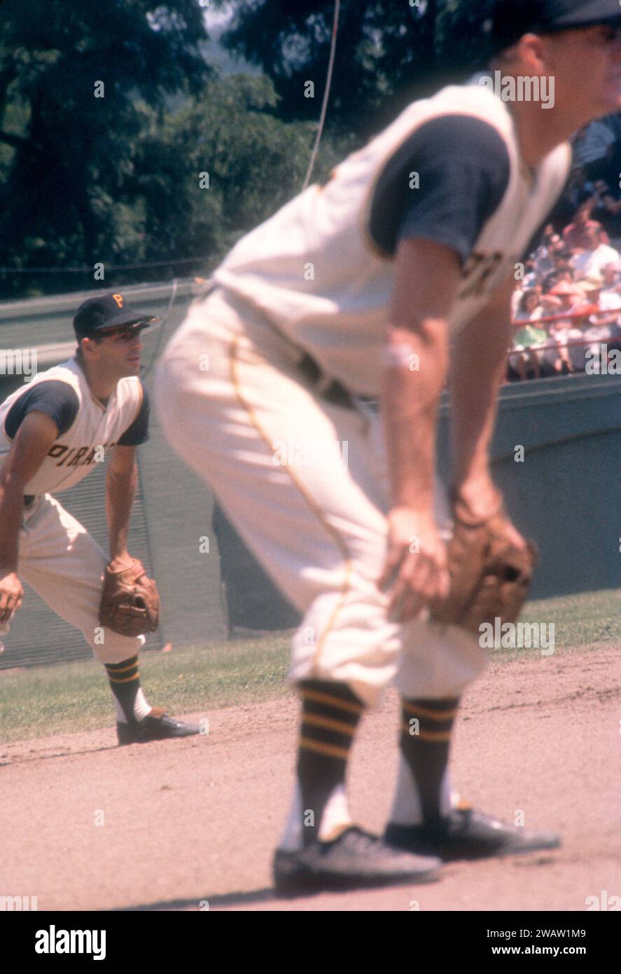 PITTSBURGH, PA - JUNE 26: Shortstop Dick Groat #24 and third baseman ...