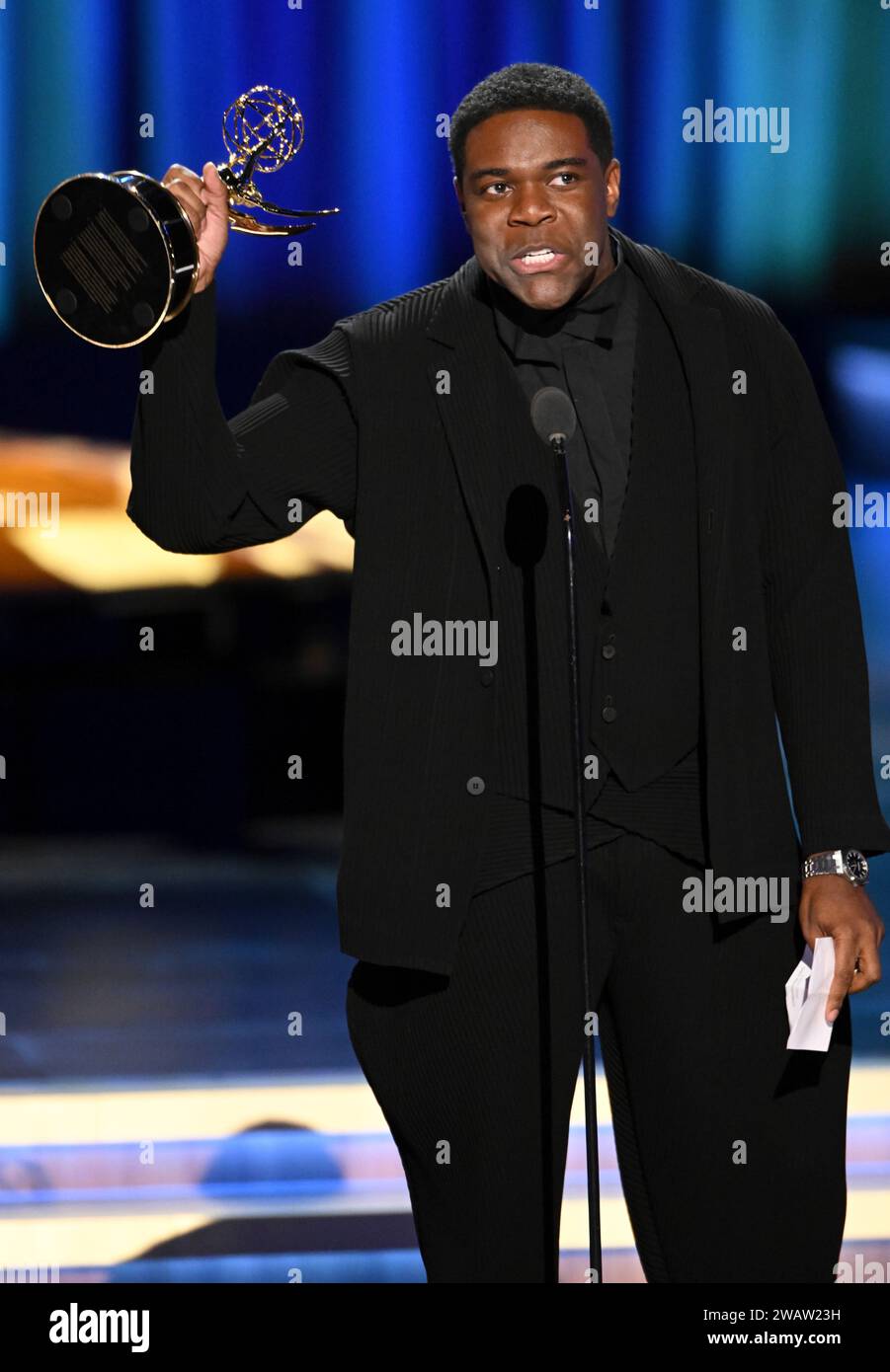 Sam Richardson Accepts The Emmy For Outstanding Guest Actor In A Comedy