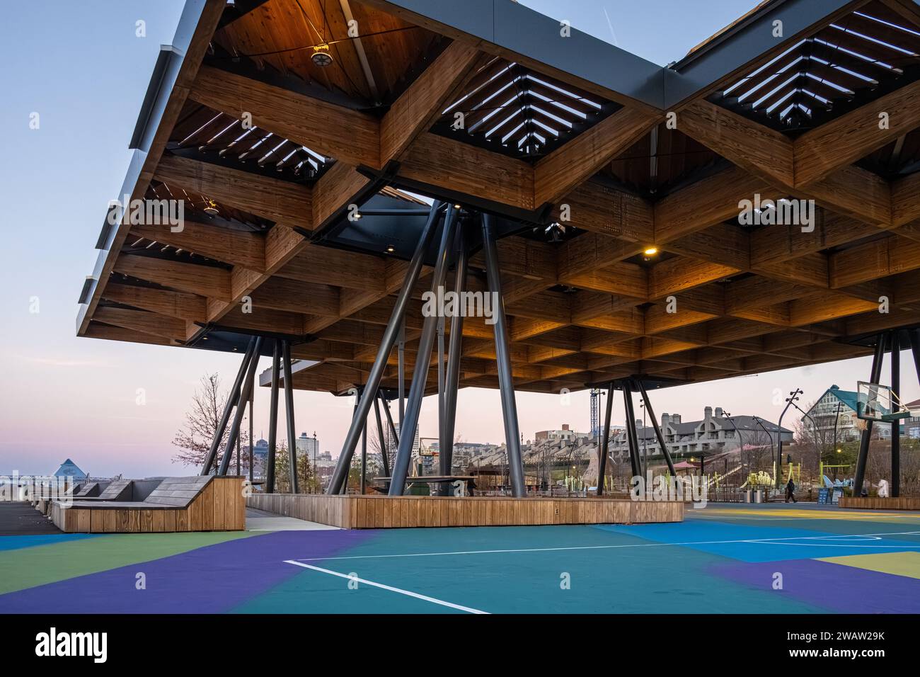 Pavilion and playground at Tom Lee Park on the Mississippi River at ...