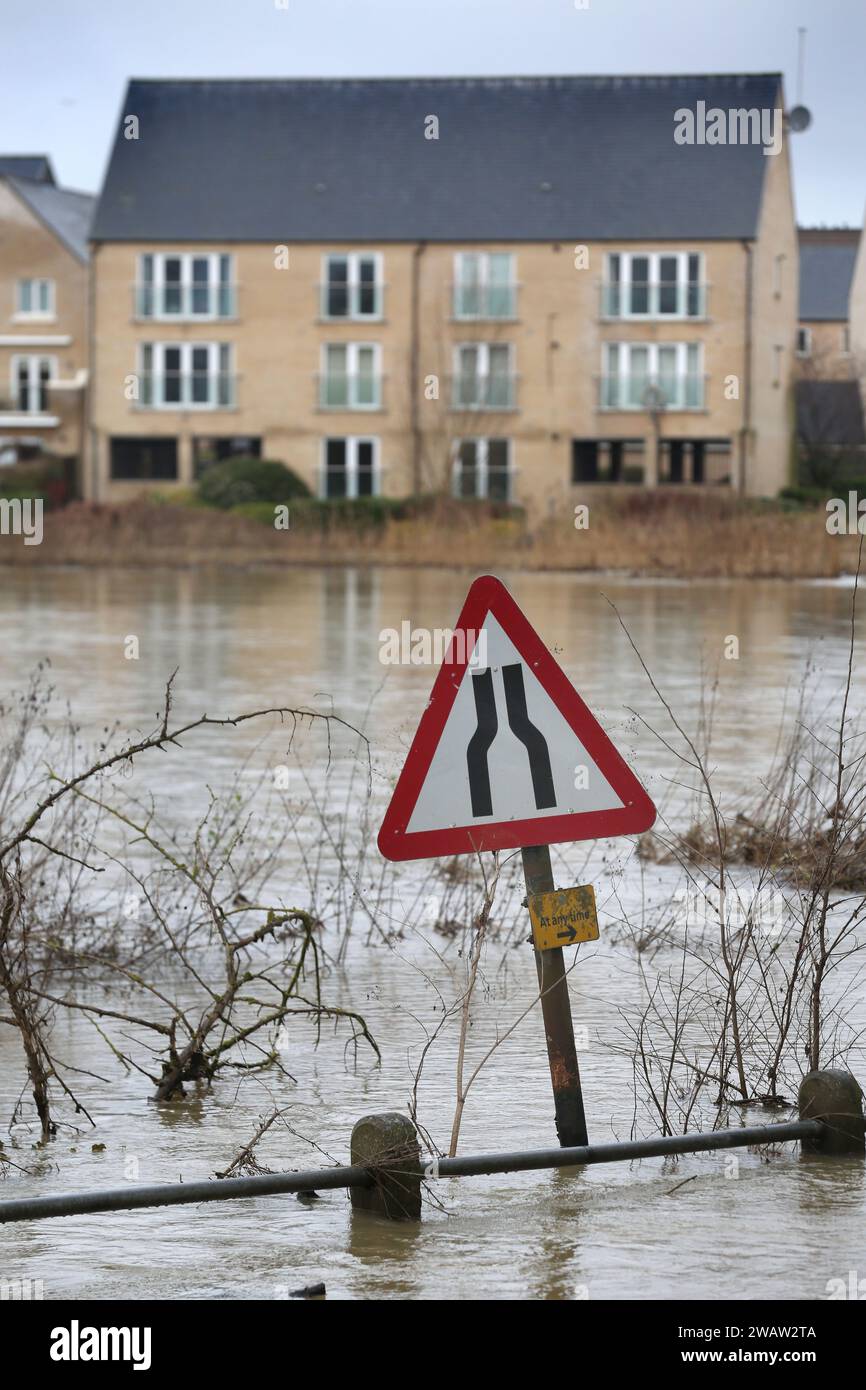 St Neots, UK. 06th Jan, 2024. A traffic sign stands redundant as flood ...