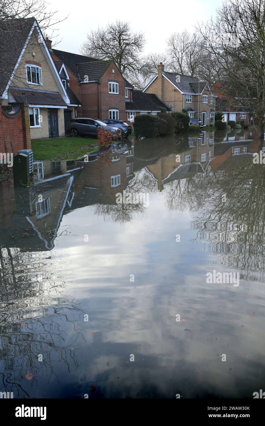 Brampton, UK. 06th Jan, 2024. Homes stay safe on slightly higher ground, above the flood water ...