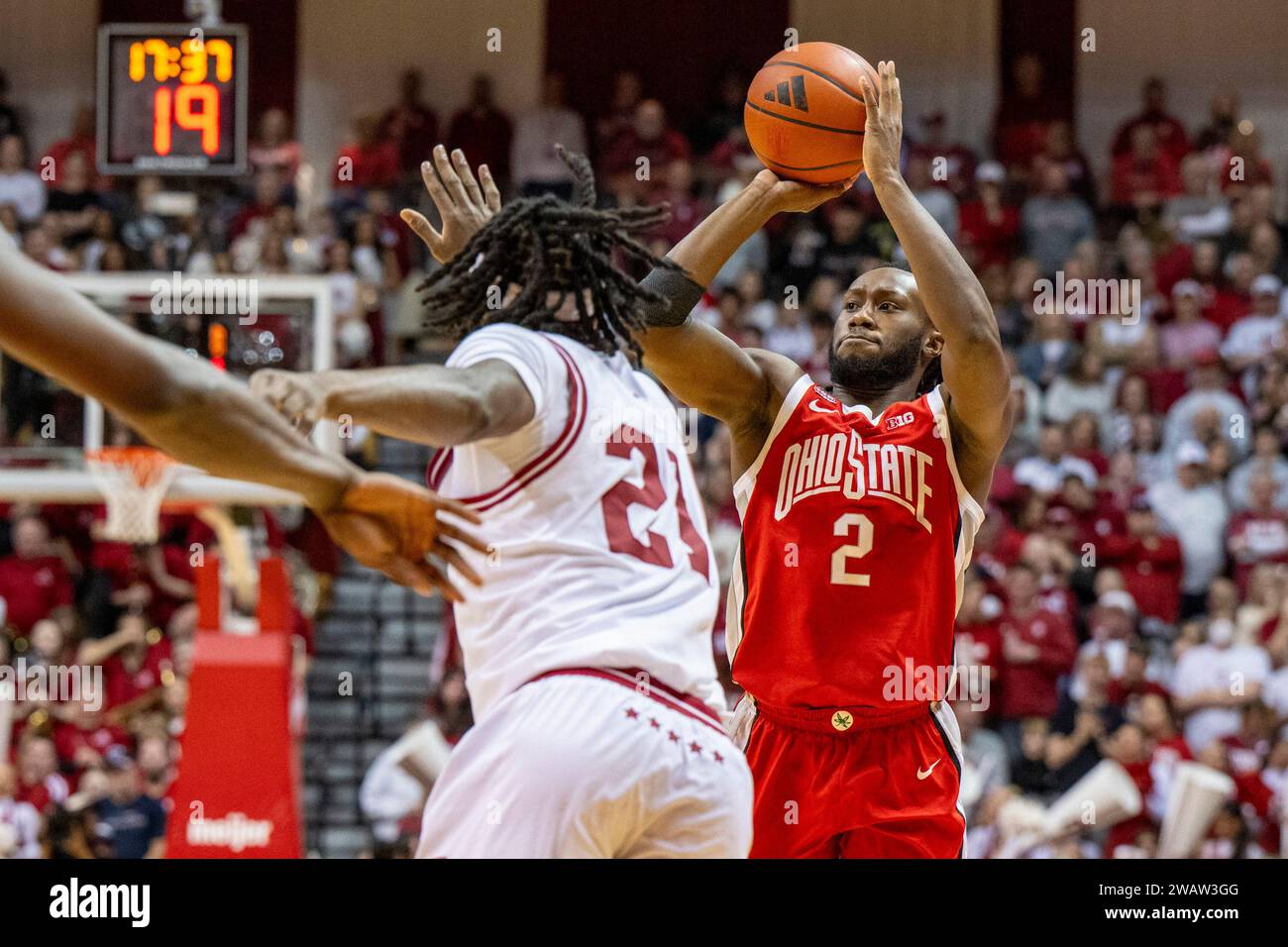 Ohio State guard Bruce Thornton (2) shoots from behind the 3-point line ...