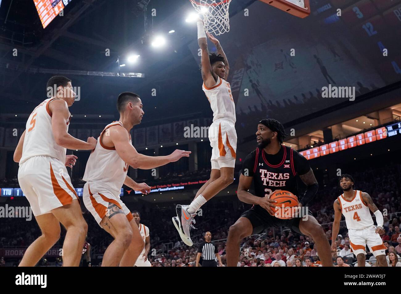 Texas Tech forward Warren Washington, front right, looks to pass the ...