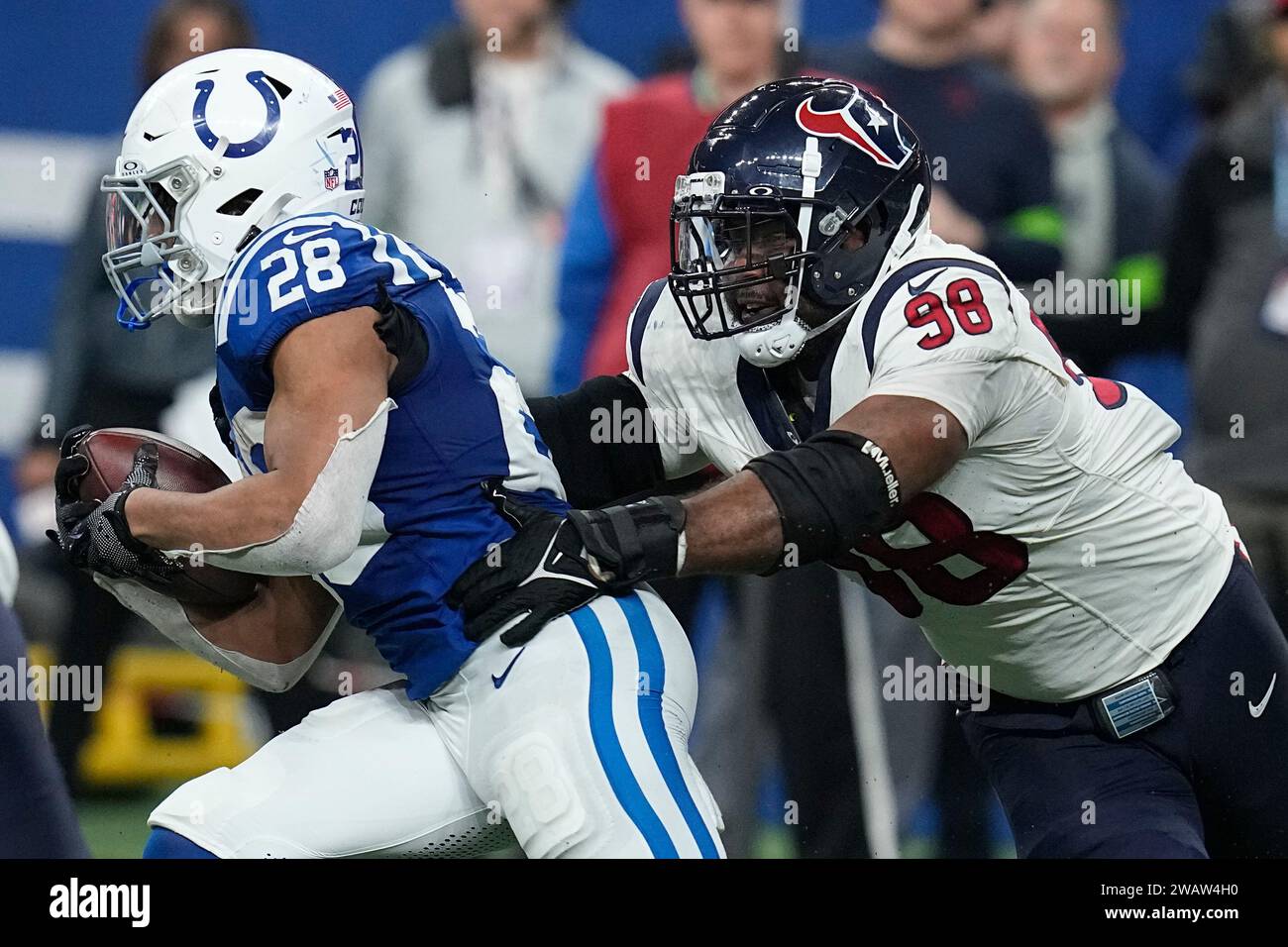 Houston Texans defensive tackle Sheldon Rankins (98) tackles ...