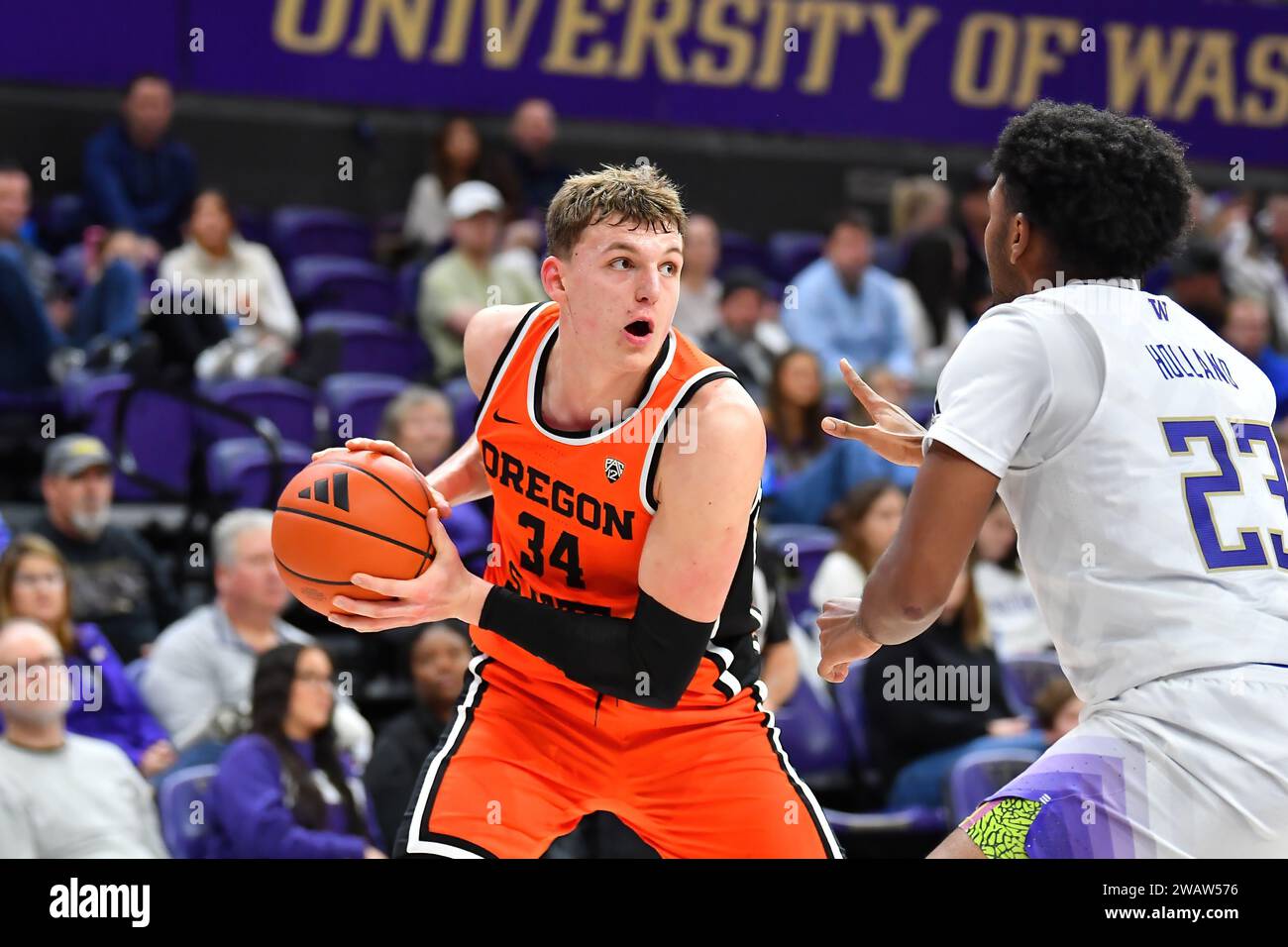 Seattle, WA, USA. 06th Jan, 2024. Oregon State Beavers forward Tyler ...