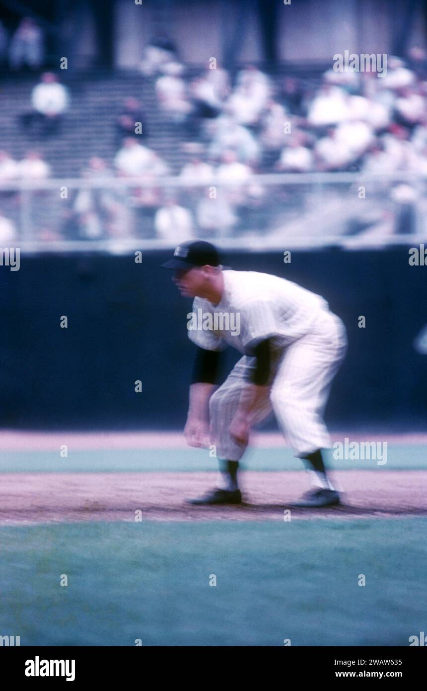 BRONX, NY - 1958: Mickey Mantle #7 of the New York Yankees leads off of ...