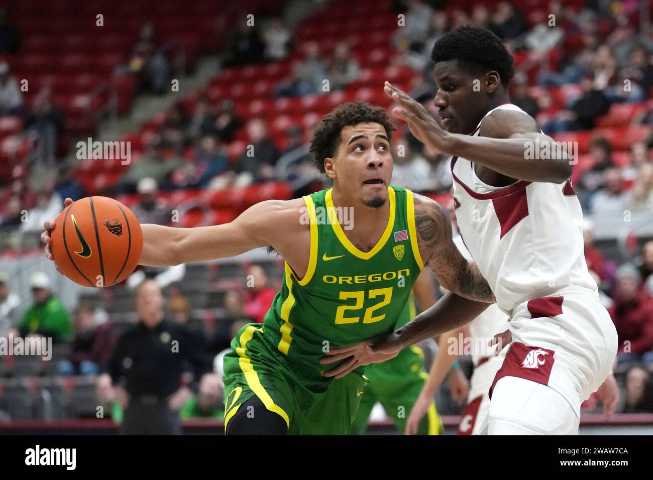 Oregon guard Jadrian Tracey (22) drives past Washington State center ...