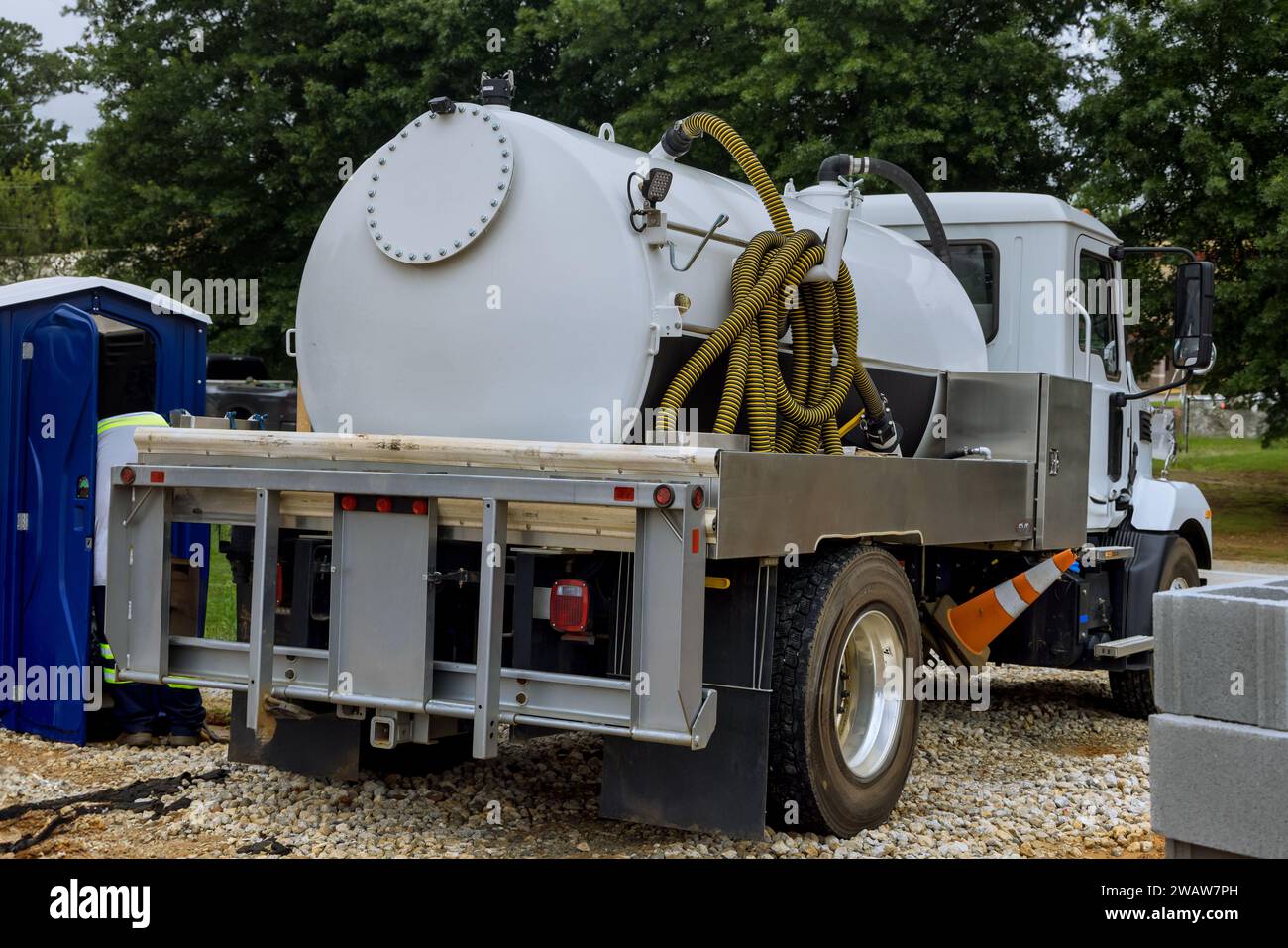 Septic tank pumping using hi-res stock photography and images - Alamy