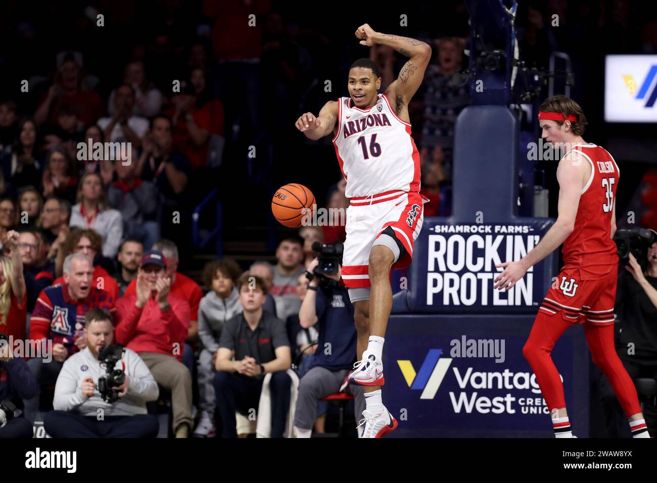 TUCSON, AZ - JANUARY 06: Arizona Wildcats forward Keshad Johnson #16 ...