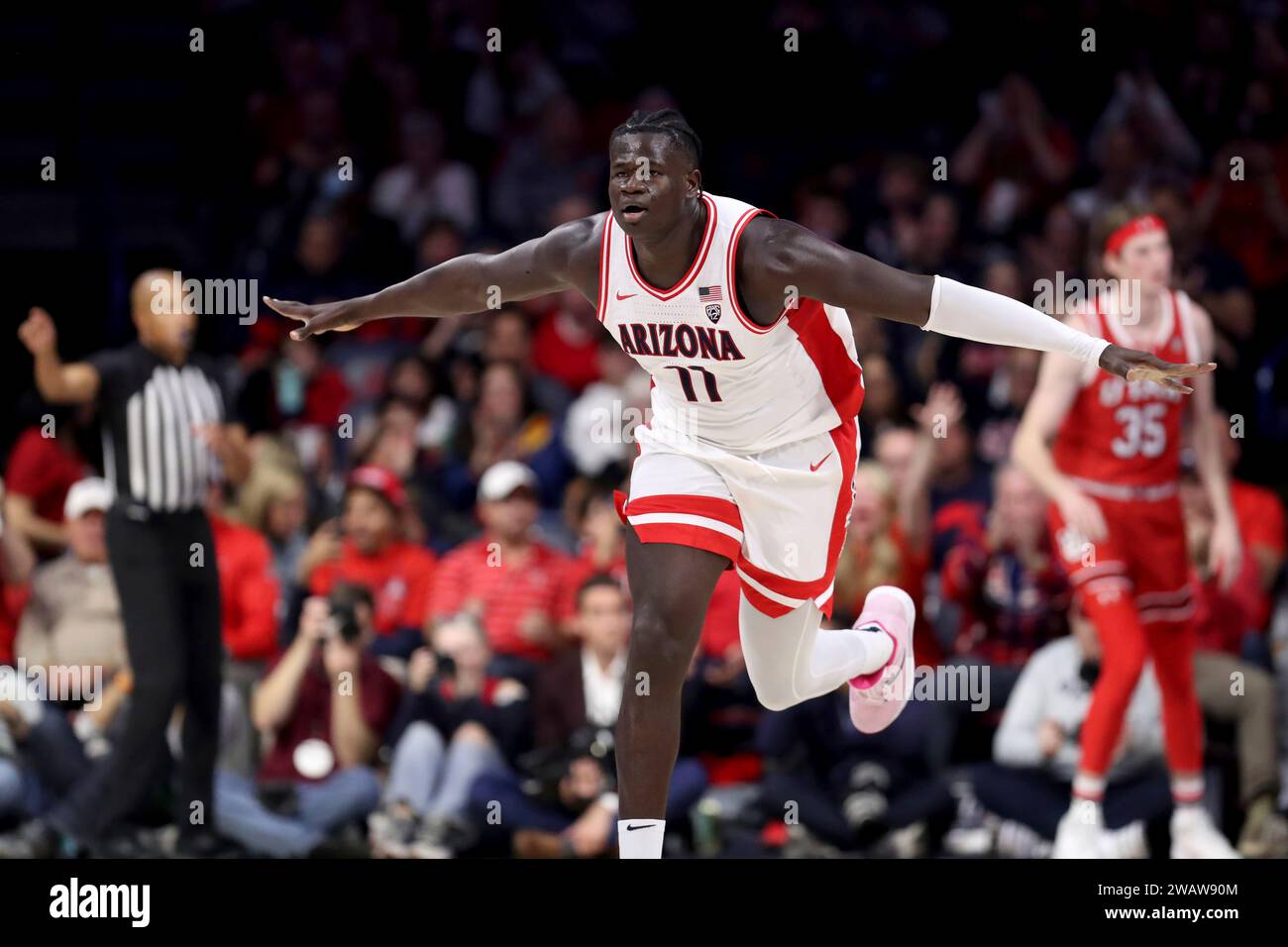 TUCSON, AZ - JANUARY 06: Arizona Wildcats center Oumar Ballo #11 ...