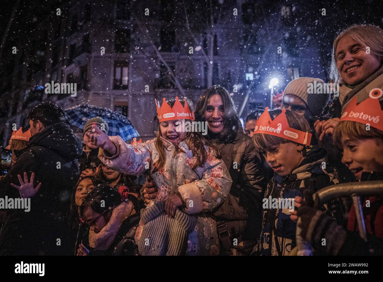 Barcelona, Spain. 05th Jan, 2024. Children and adults react happily to ...