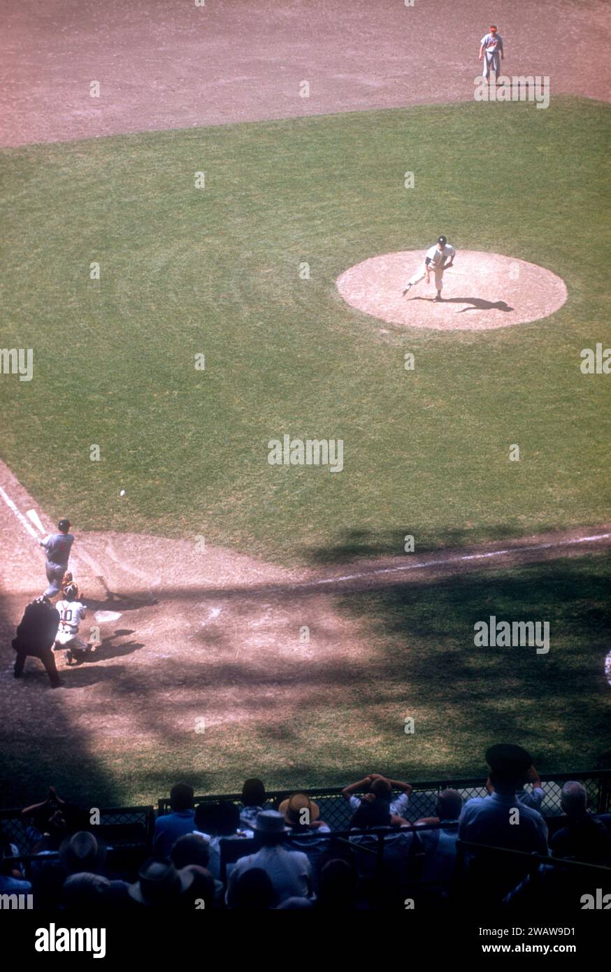 DETROIT, MI - JUNE 27: Pitcher Paul Foytack #21 of the Detroit Tigers ...